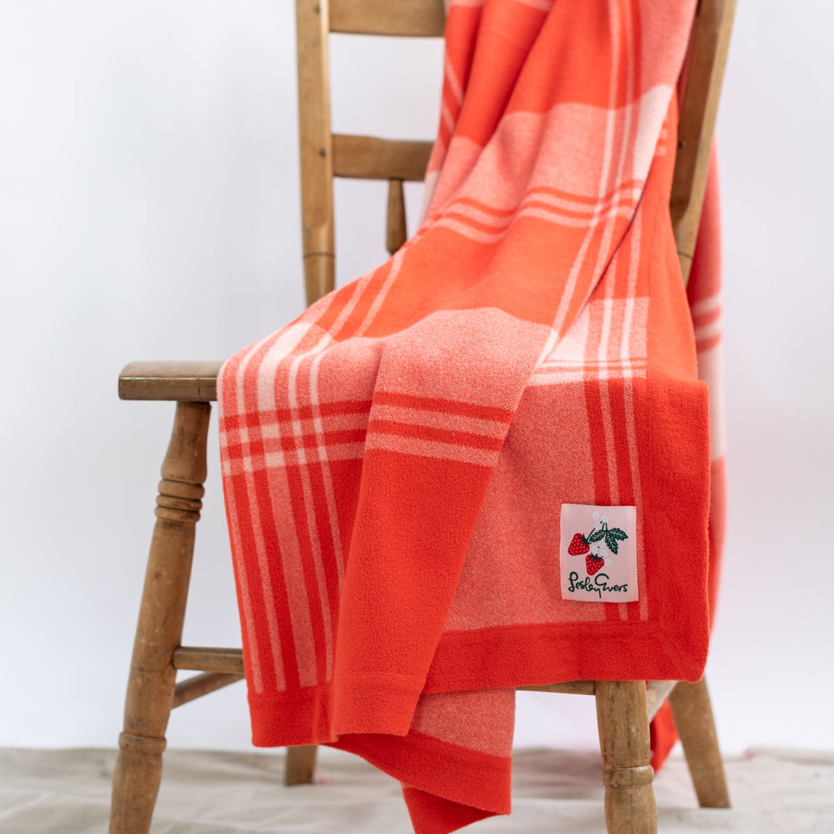 THROW BLANKET Strawberry Plaid – Lesley Evers
