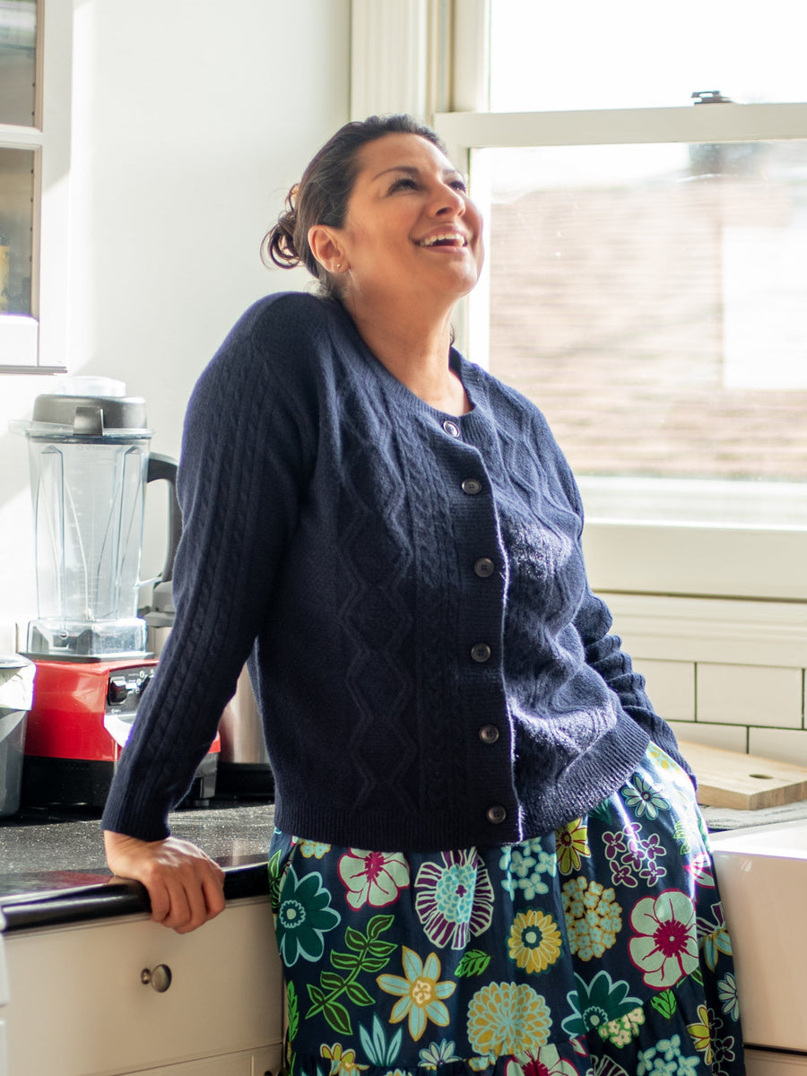 EMMA cardigan Navy – Lesley Evers