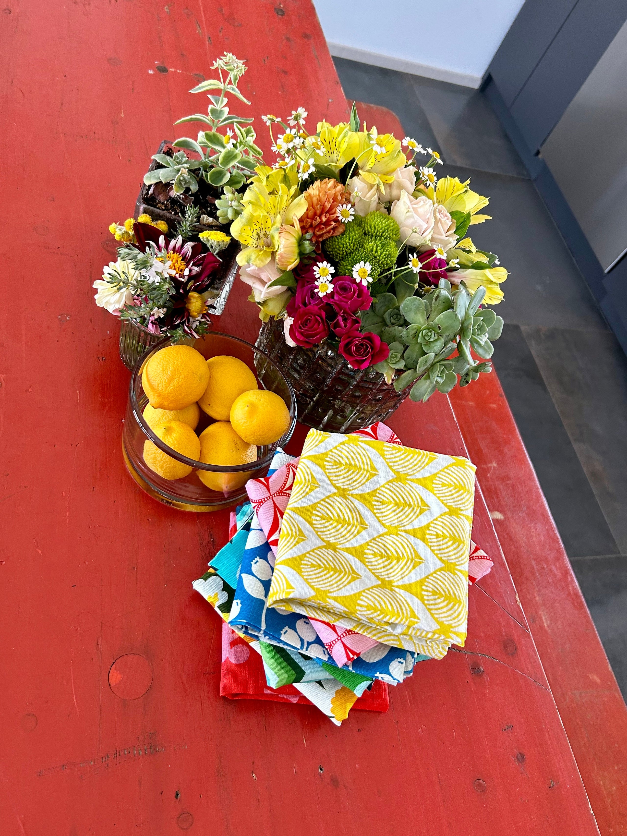 Table & Aprons – Lesley Evers